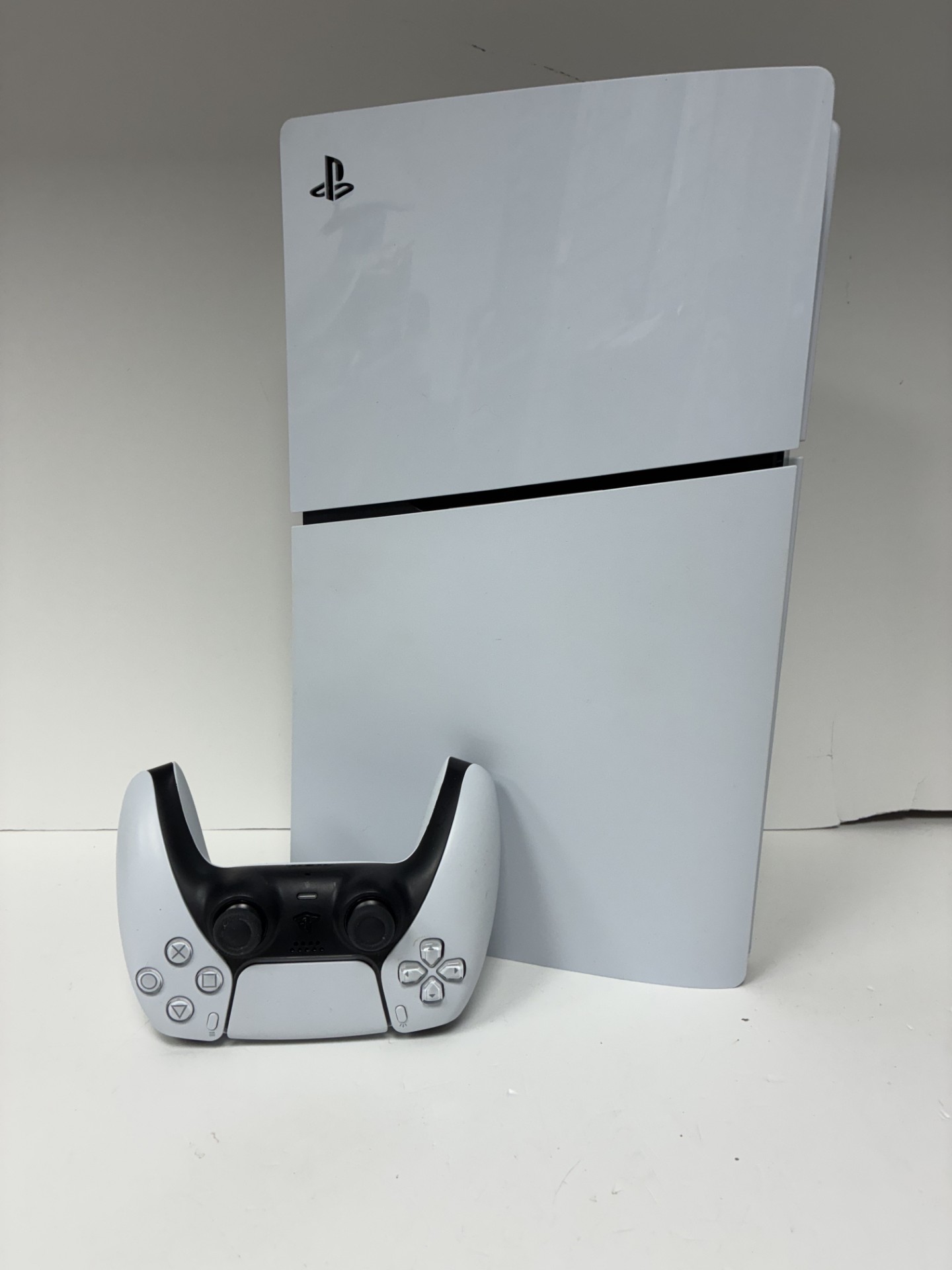 Pre-owned PS5 SLIM 1TB DIGITAL EDITION BOXED WITH ALL WIRES AND ...